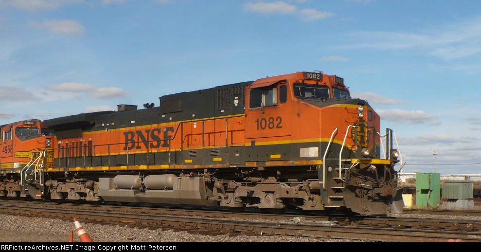BNSF 1082